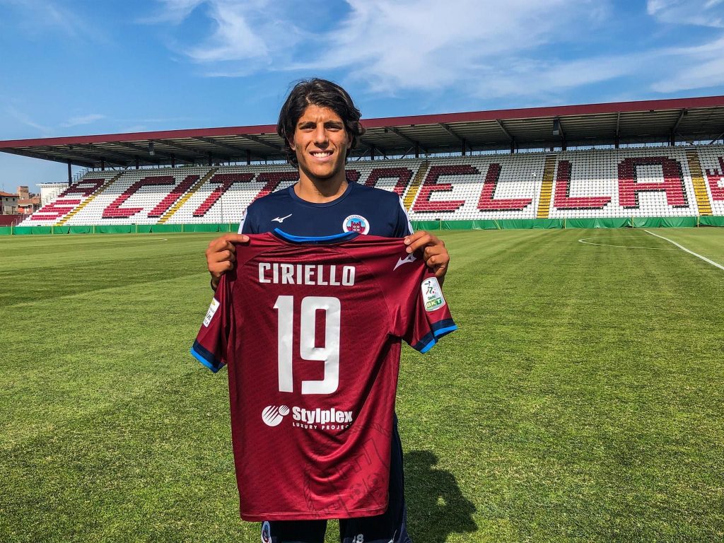 Vincenzo Ciriello, il giorvane talento del calcio vesuviano debutta in ...