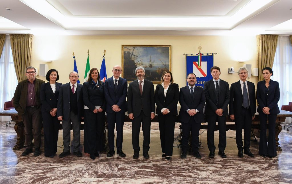 Il Presidente Roberto Fico presenta la giunta in consiglio regionale: l ...